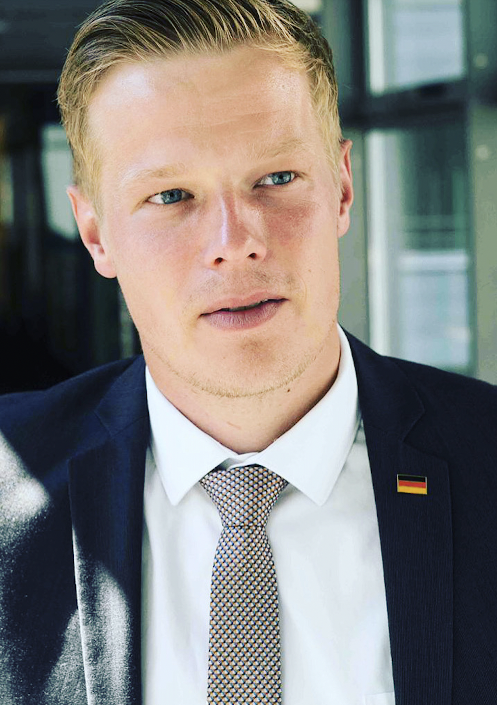 Polizist reicht Programmbeschwerde gegen Böhmermann ein - „Böhmermann nutzt seine Reichweite, um ...